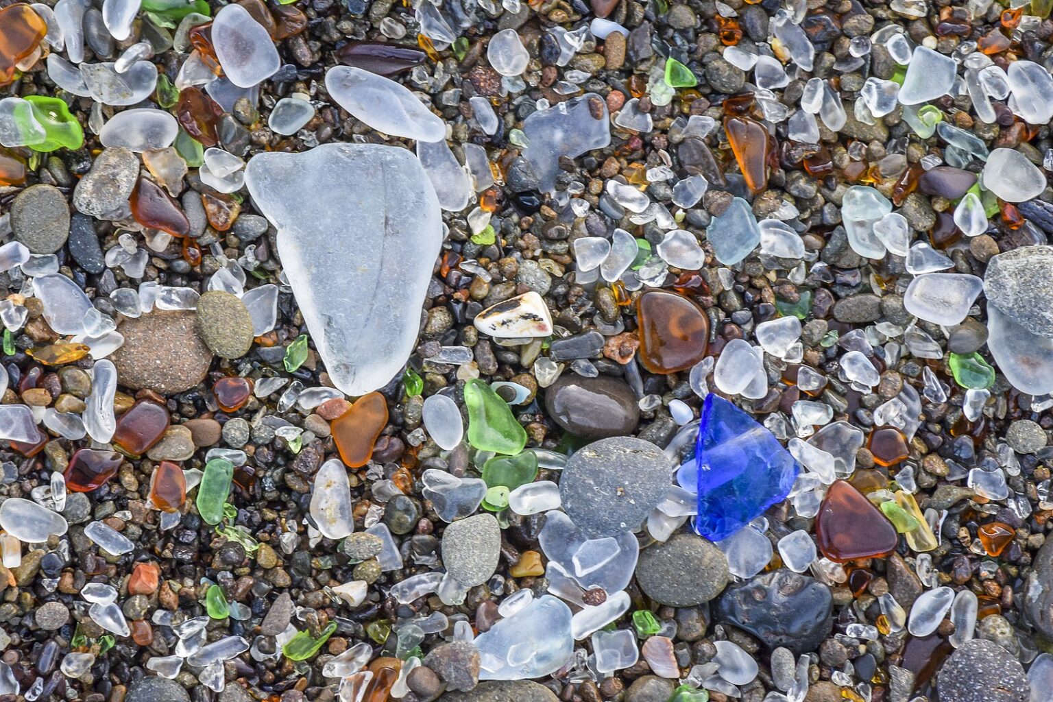 How is Sea Glass Created and Washed Ashore? - World Defined